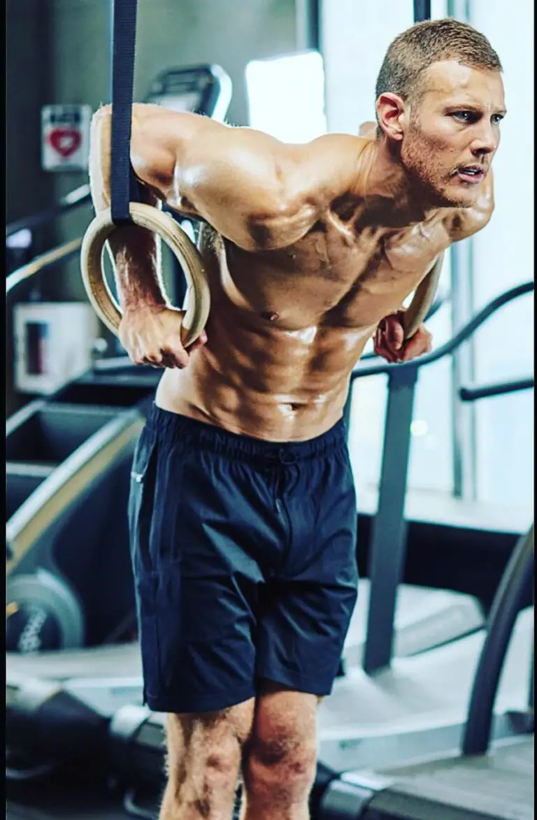 Tom Hopper Age, Wiki, Family, Education, Girlfriend, Wife