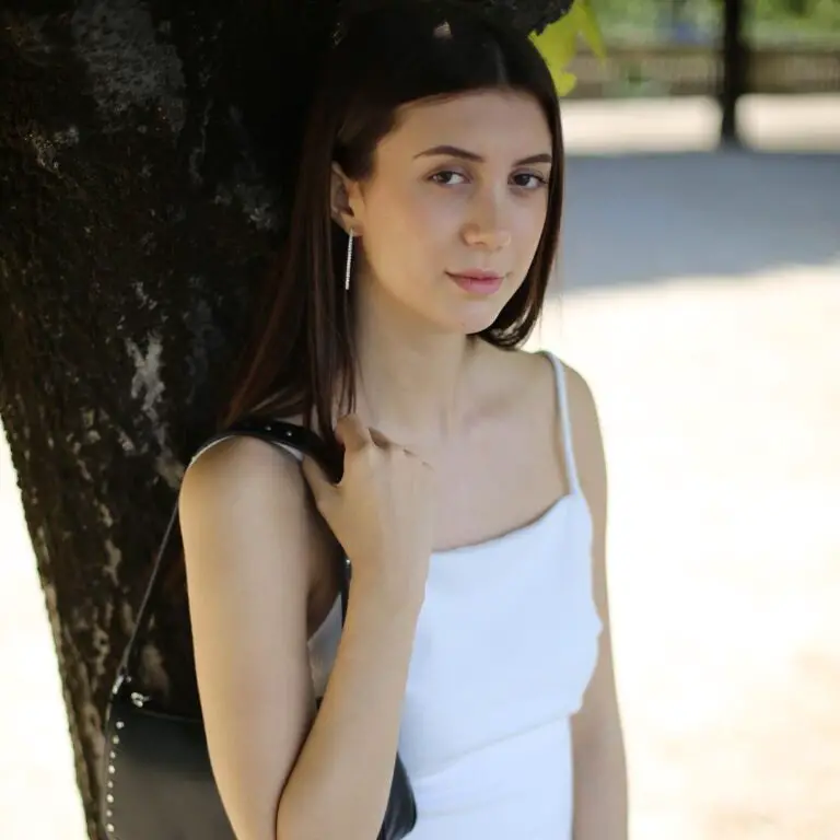Lina Luxa Age, Wiki, Height, Weight, Bio, Boyfriend, Net Worth