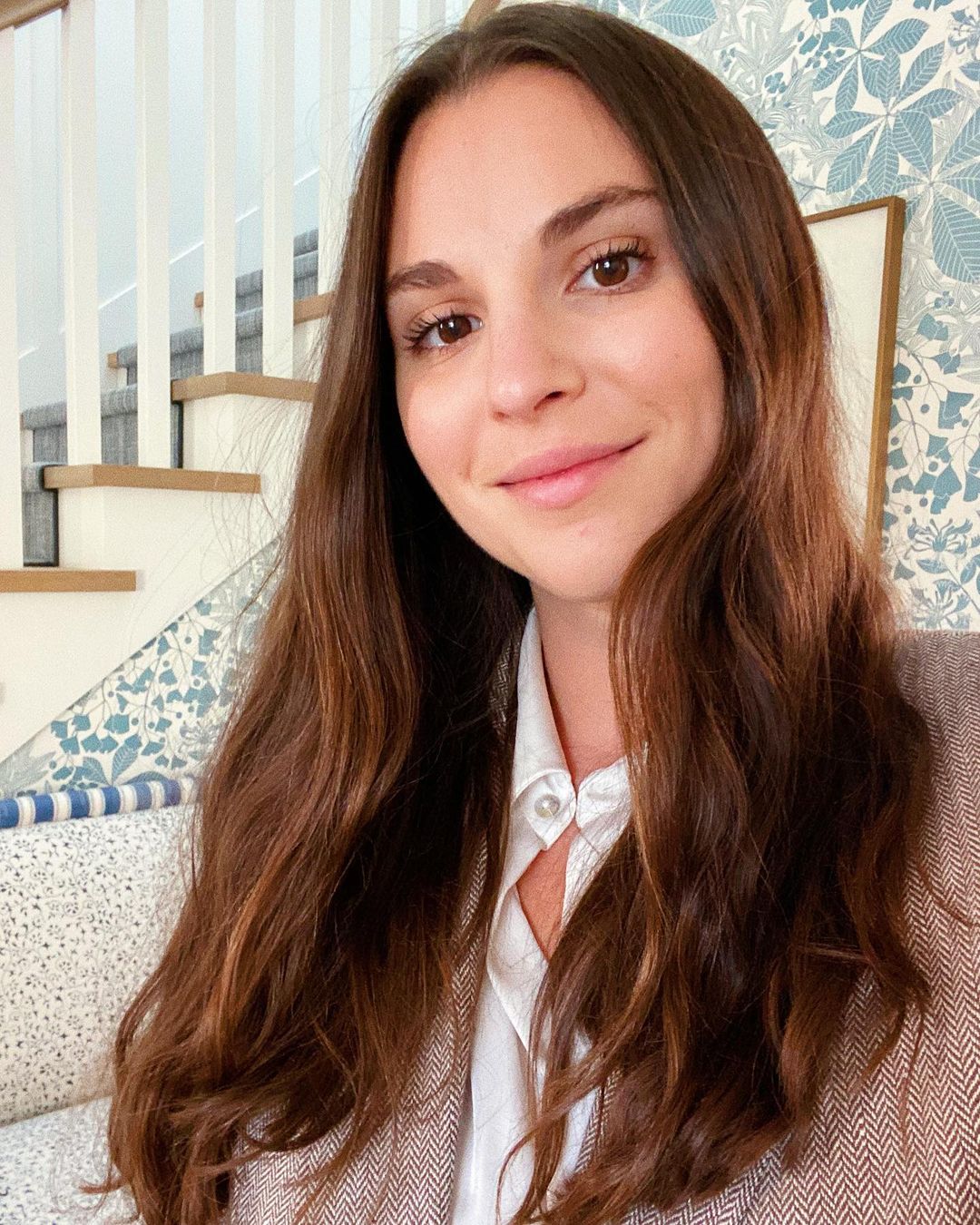 Victoria Aveyard Age, Wiki, Bio, Height, Husband, Net Worth ...